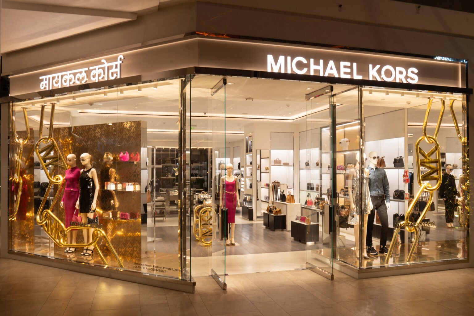 Michael Kors unveils the Gold Empire Chain link Christmas Tree at Jio ...